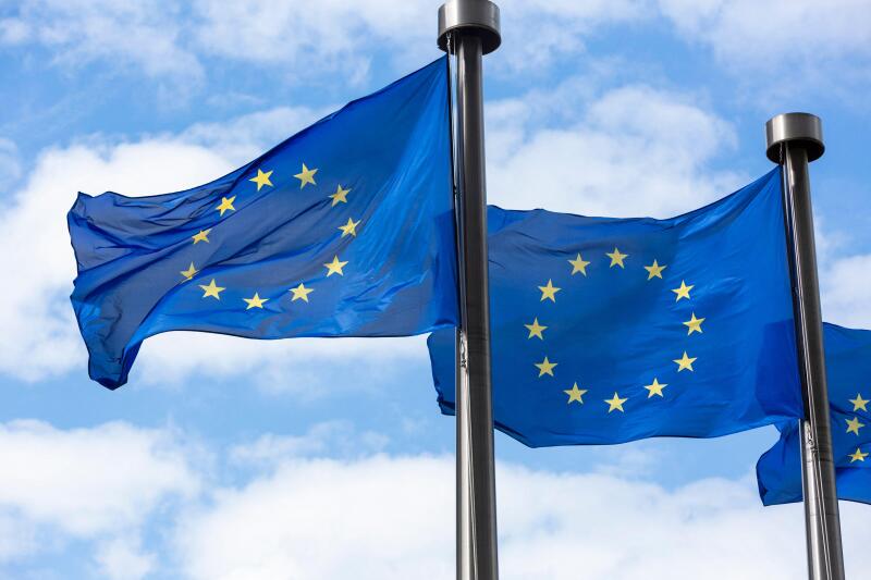 EU plans dual tranche syndication