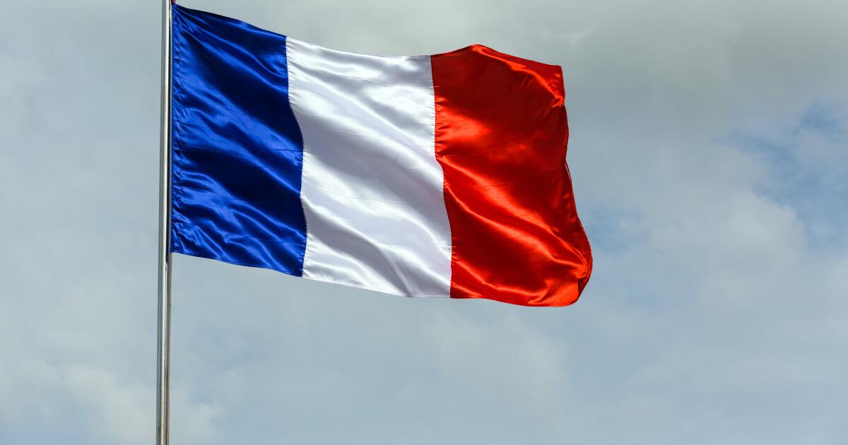 French bank bonds eyed as government faces collapse