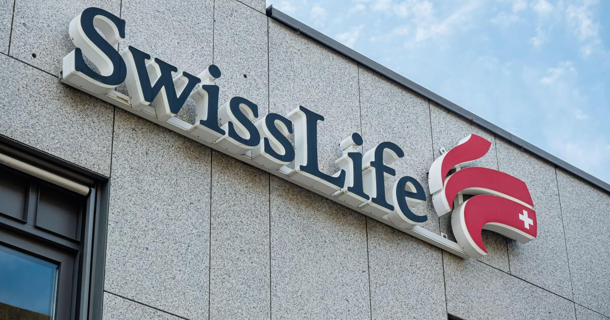 Swiss Life attracts yield chasers with rare euro senior