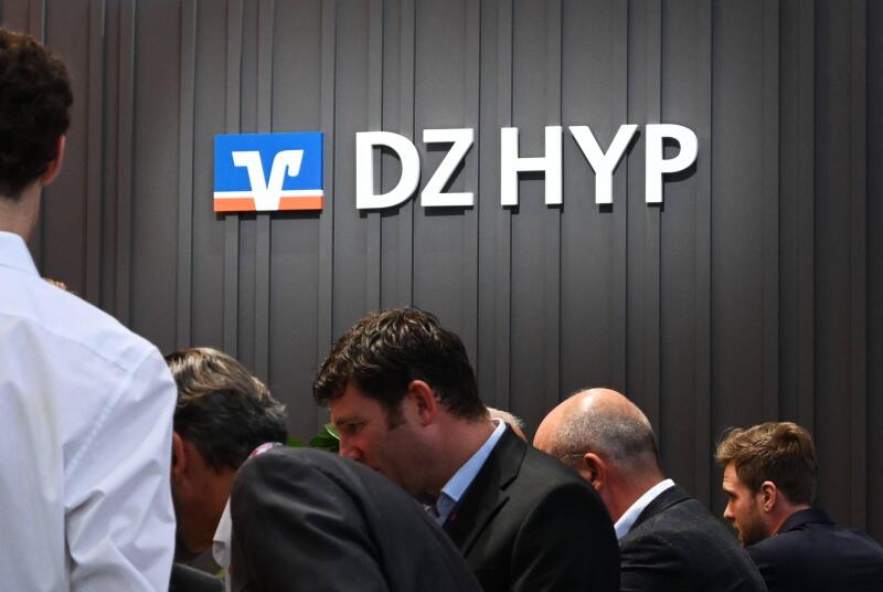 DZ Hyp blows open euro covered with green deal